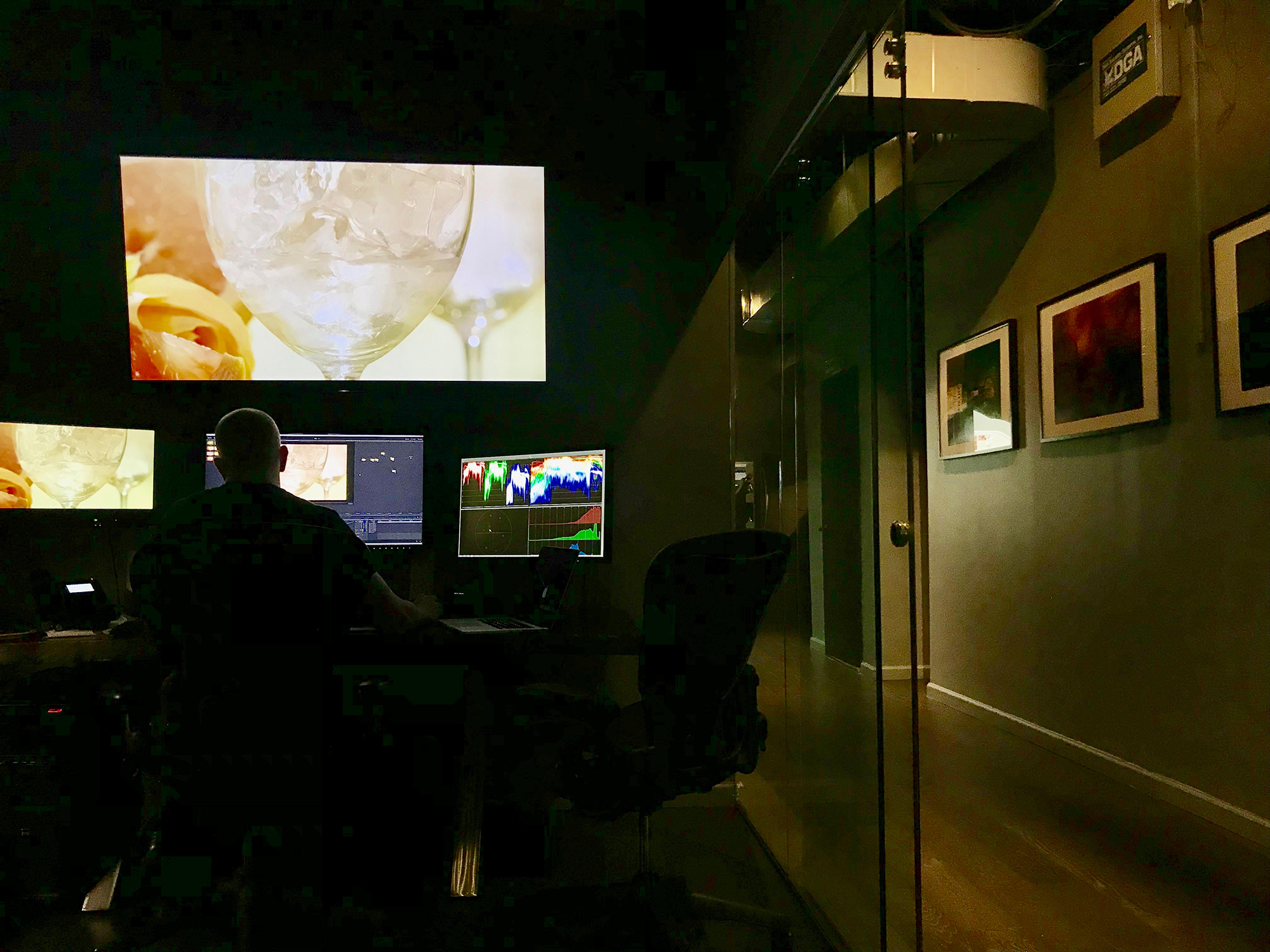 Velvet Robot at work... - cake-factory